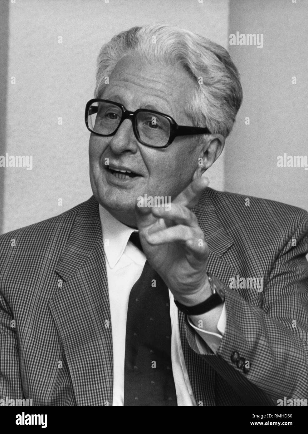 Portrait of the SPD Federal Chairman Hans-Jochen Vogel Stock Photo - Alamy