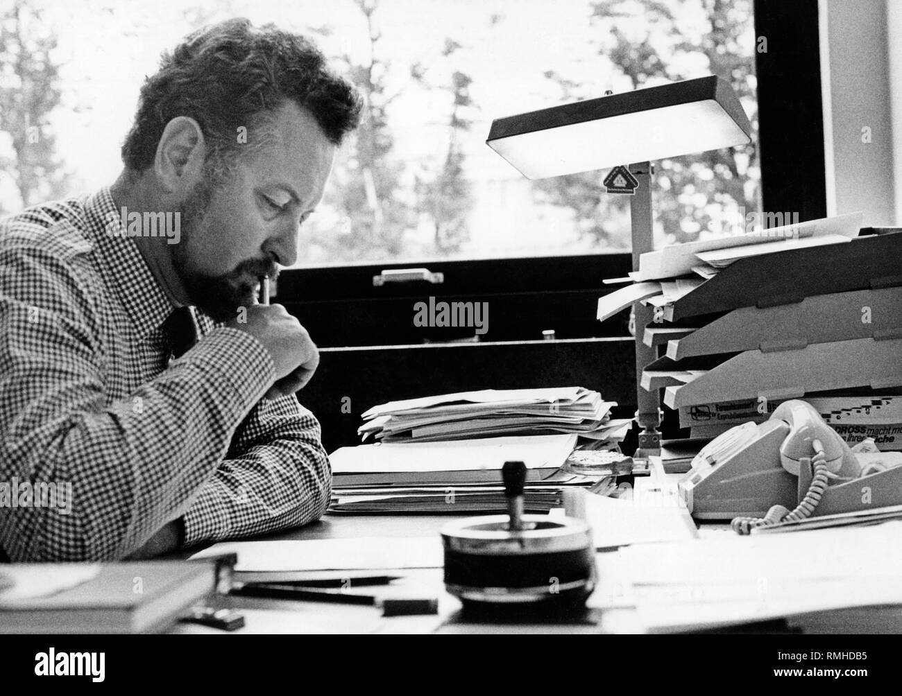 1980 office work hi-res stock photography and images - Alamy