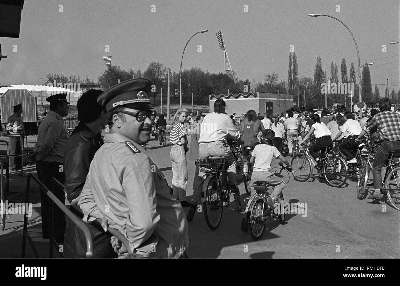 Bicycle demonstration from the Rotes Rathaus to the Falkplatz past the ...