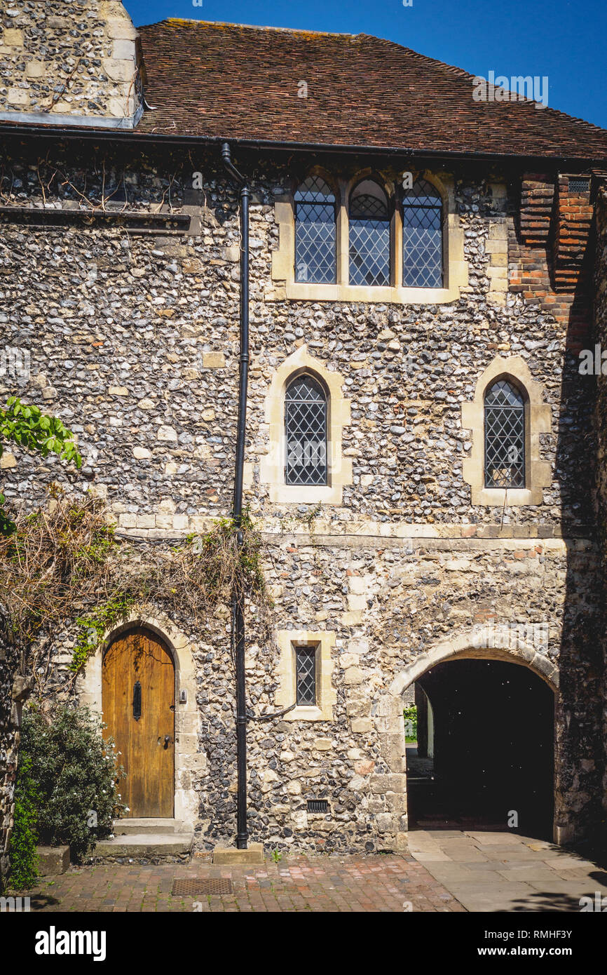 Medieval stone building architecture hi-res stock photography and ...
