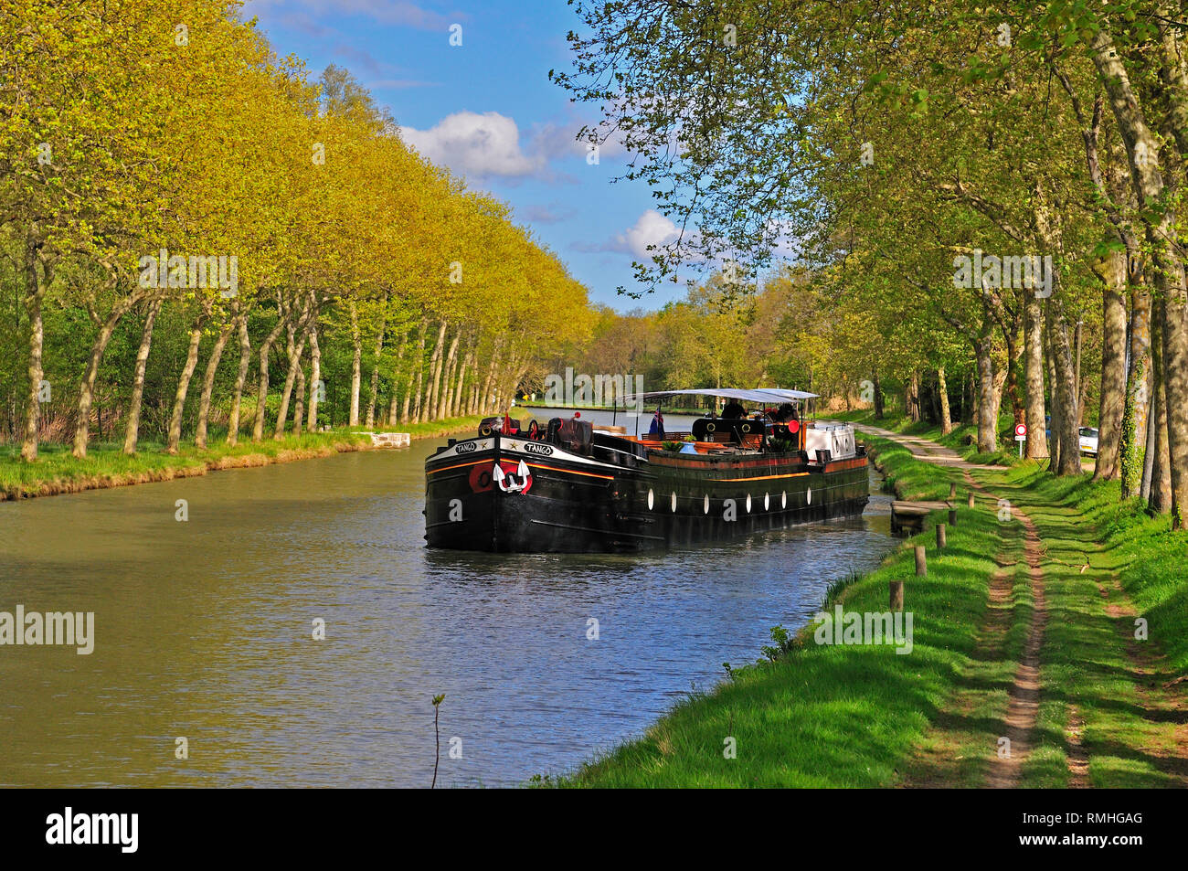Traditional french barge hi-res stock photography and images - Alamy