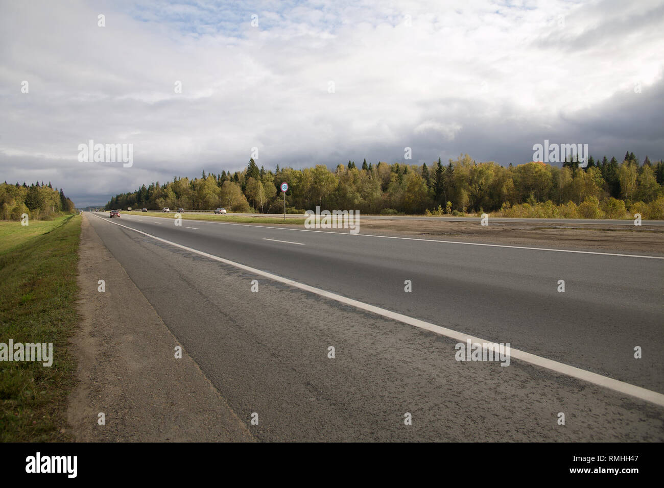 130 speed limit sign hi-res stock photography and images - Alamy