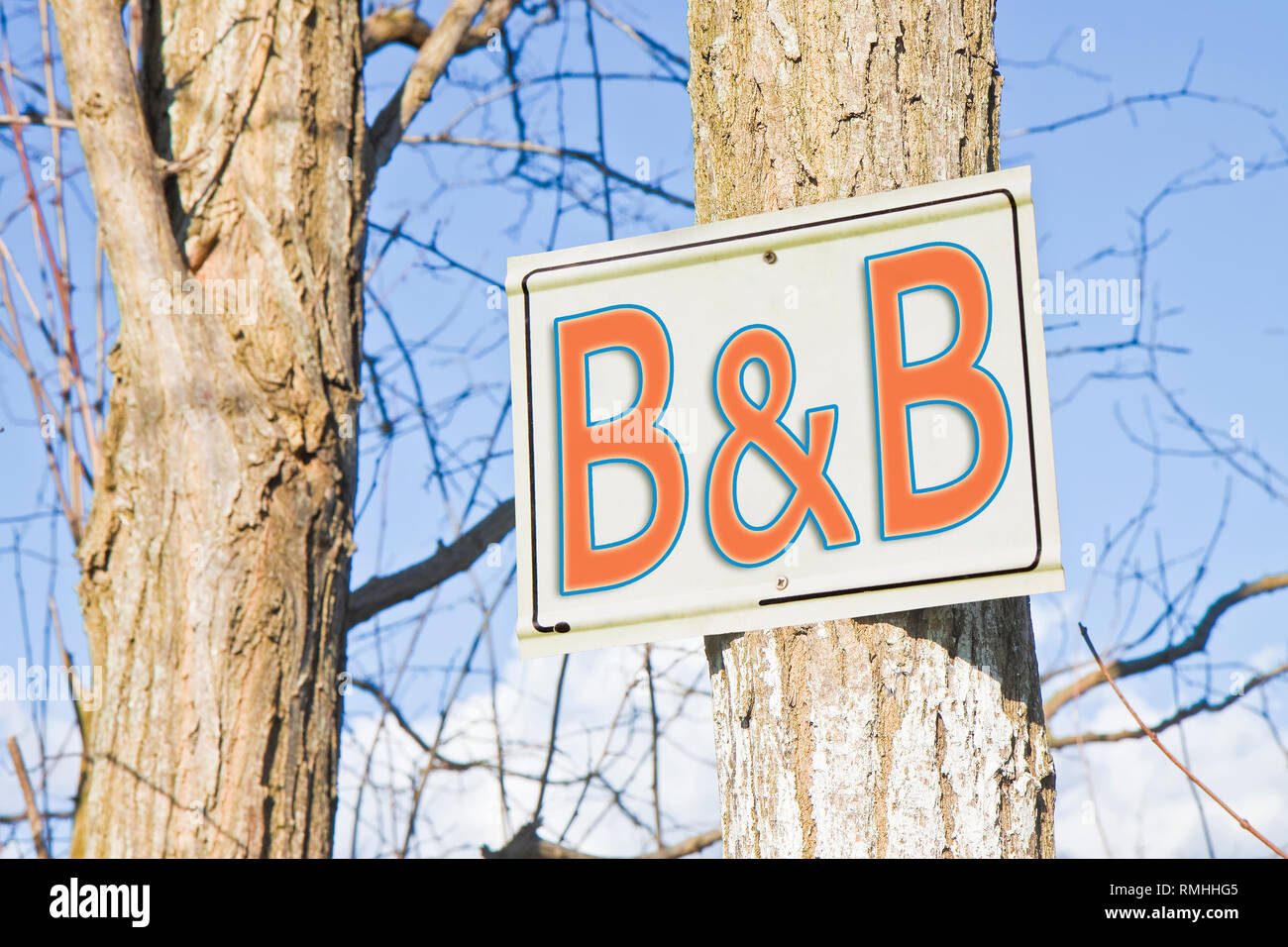 Bed and Breakfast sign indicating in the countryside Stock Photo - Alamy