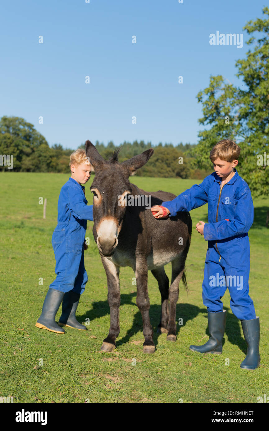 Farmboy hi-res stock photography and images - Alamy
