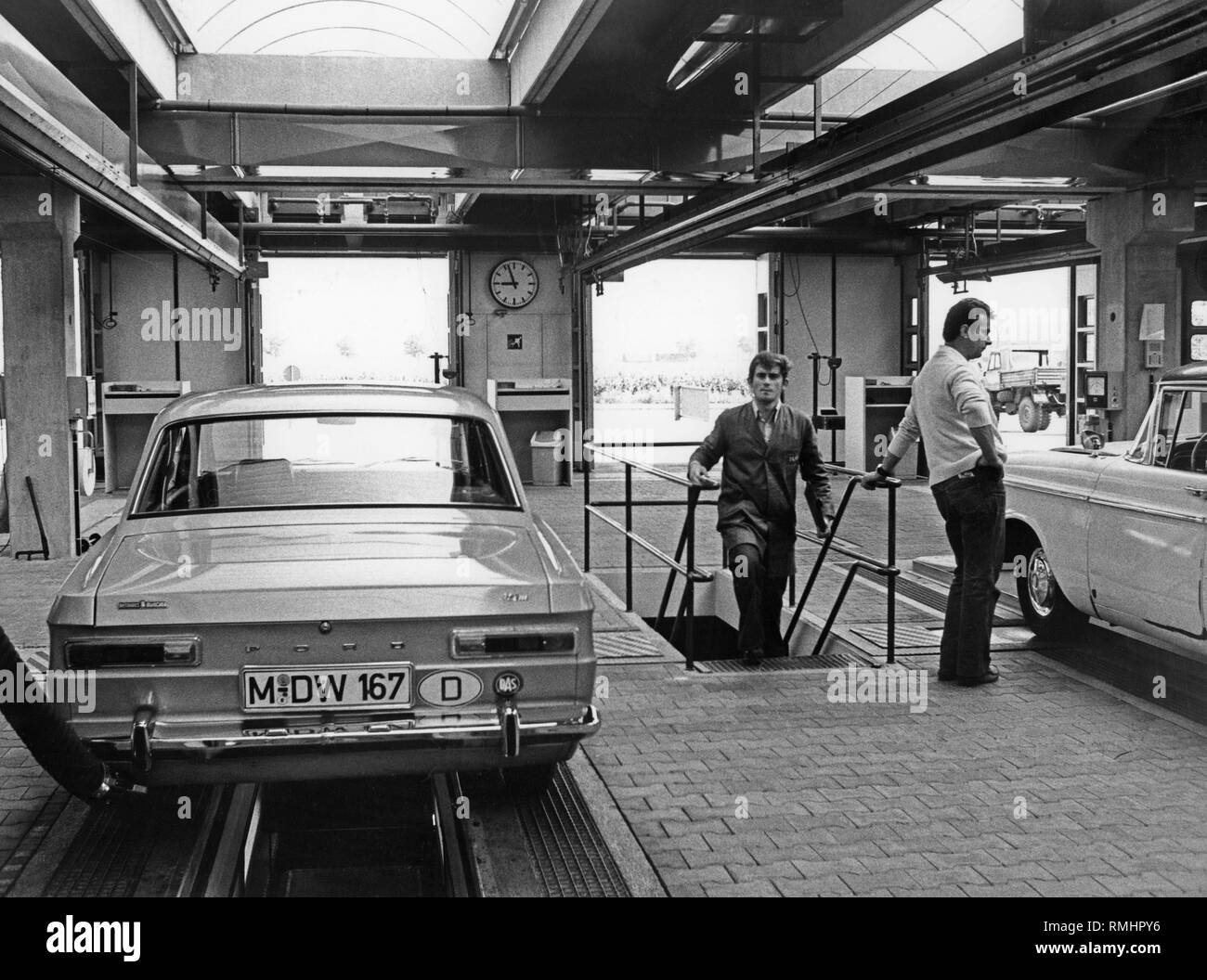 Technical vehicle inspection center Black and White Stock Photos ...