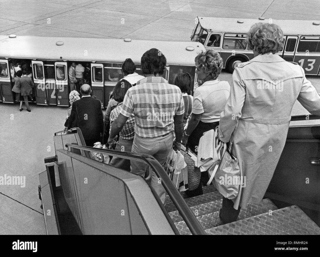 Bus gangway hi-res stock photography and images - Alamy