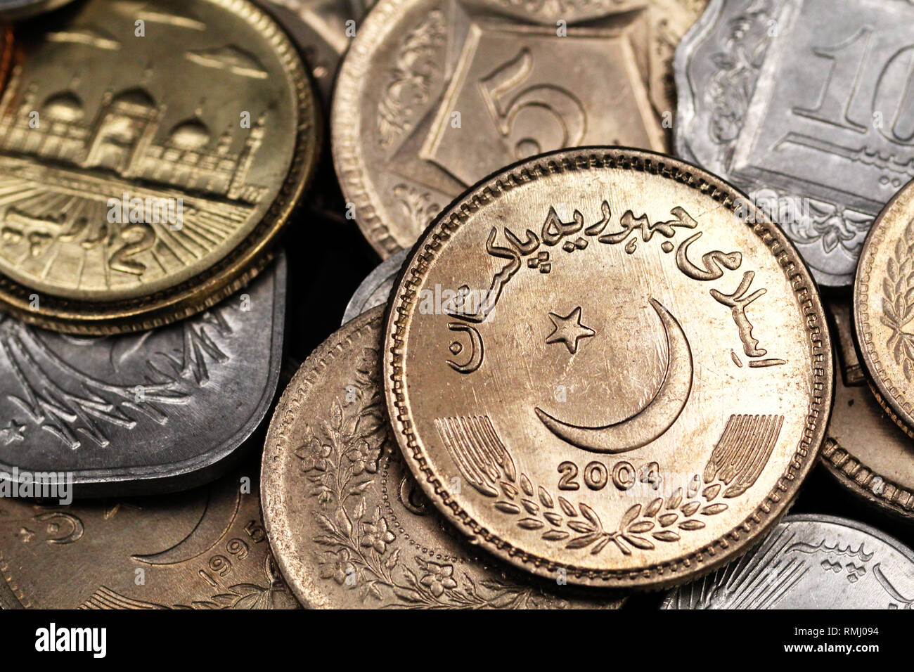 Bank in karachi hi-res stock photography and images - Alamy