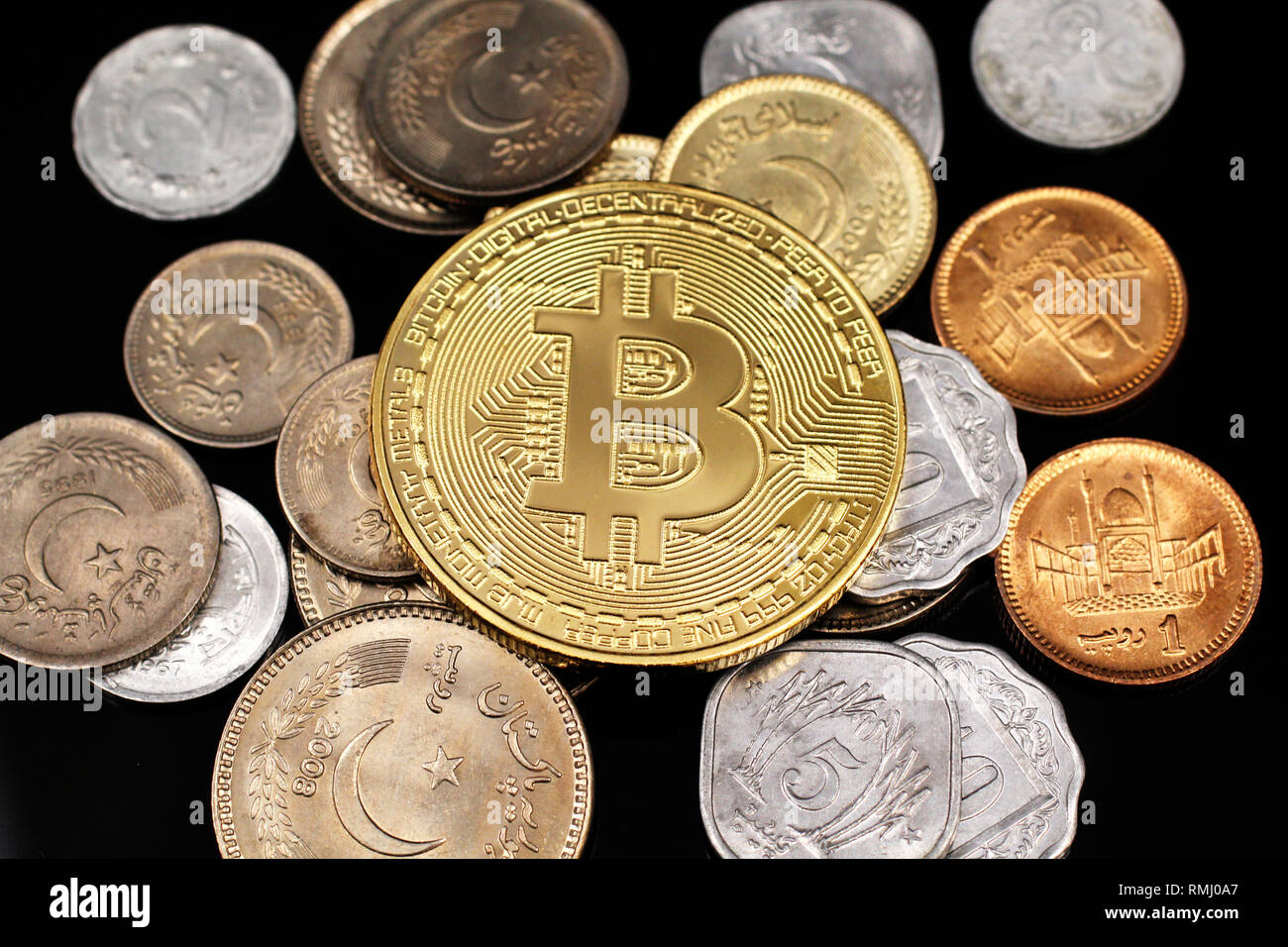 Pakistan Gold Coins High Resolution Stock Photography and Images - Alamy