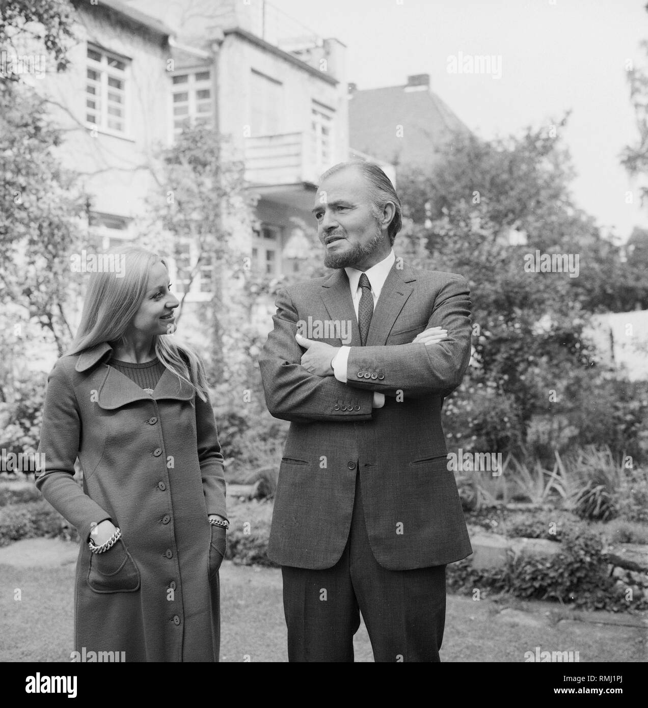 Margit Reichelt-Jordan with British actor James Mason, who gave an ...