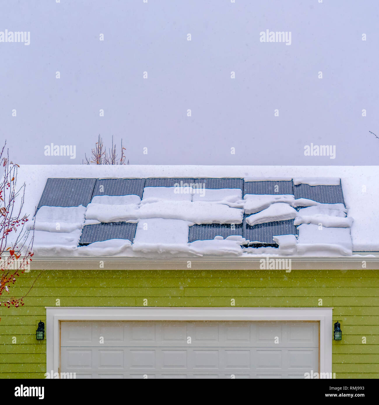 Solar panel garage hi-res stock photography and images - Alamy