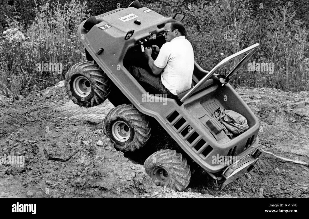 1980s amphibious vehicle hi-res stock photography and images - Alamy