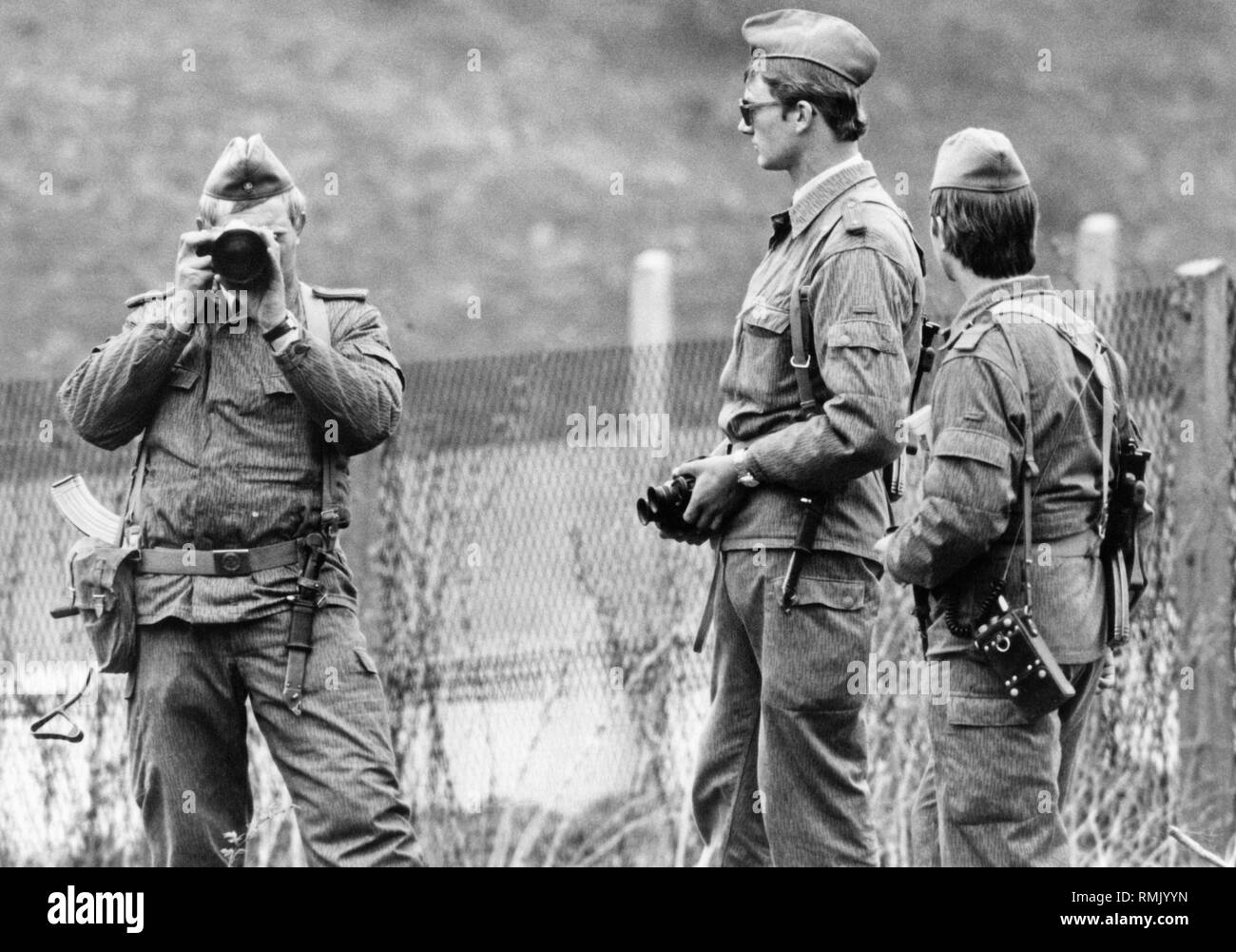 Borders guards hi-res stock photography and images - Alamy