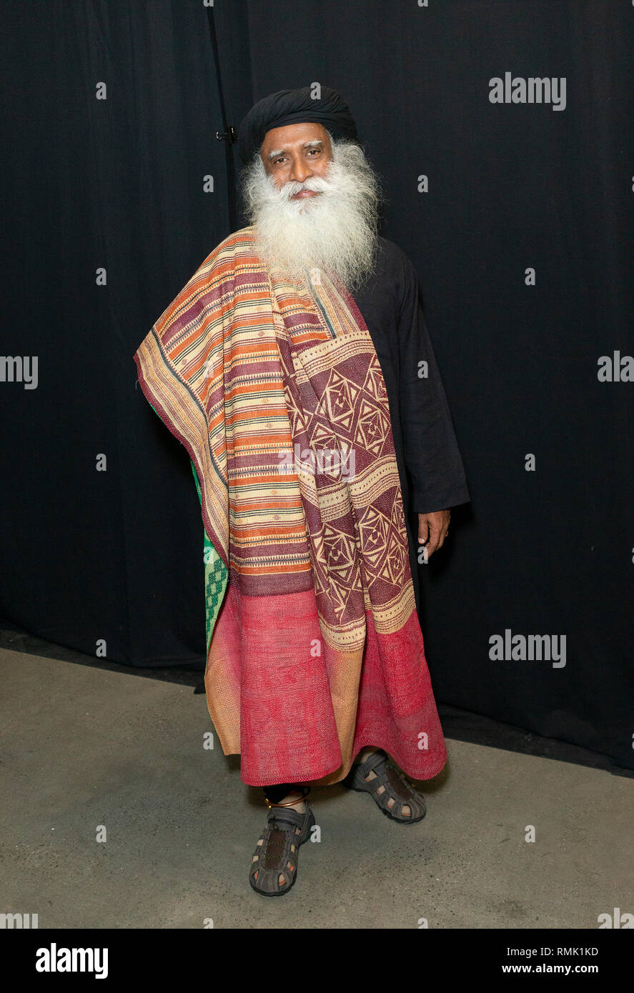 Sadhguru jaggi vasudev hi-res stock photography and images - Alamy