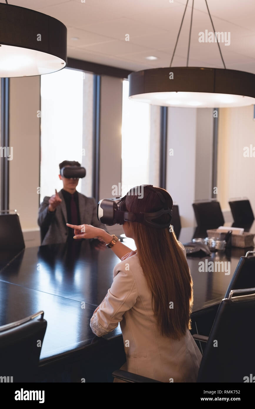 People using virtual reality headset Stock Photo - Alamy