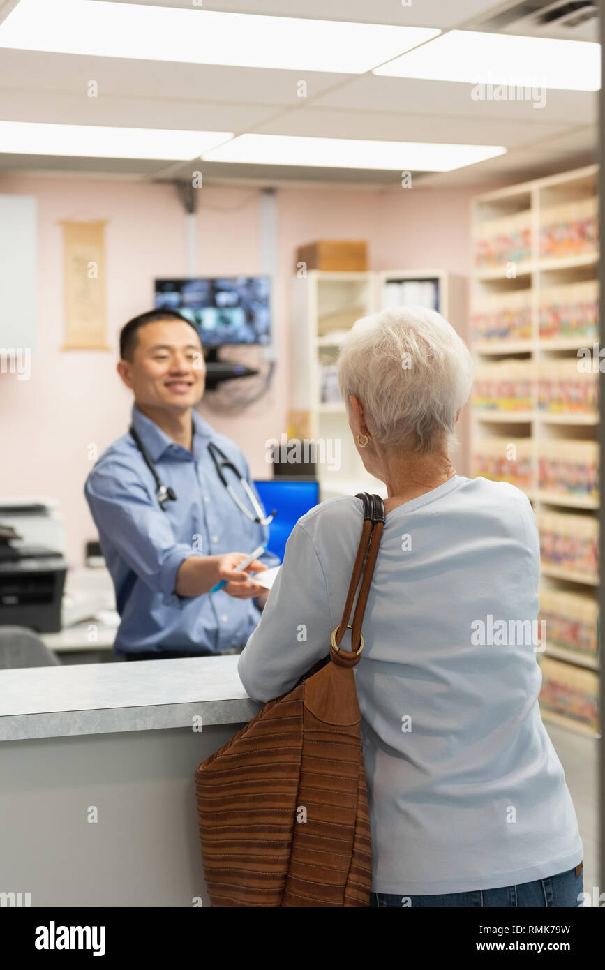 Asian patient clinic hi-res stock photography and images - Alamy
