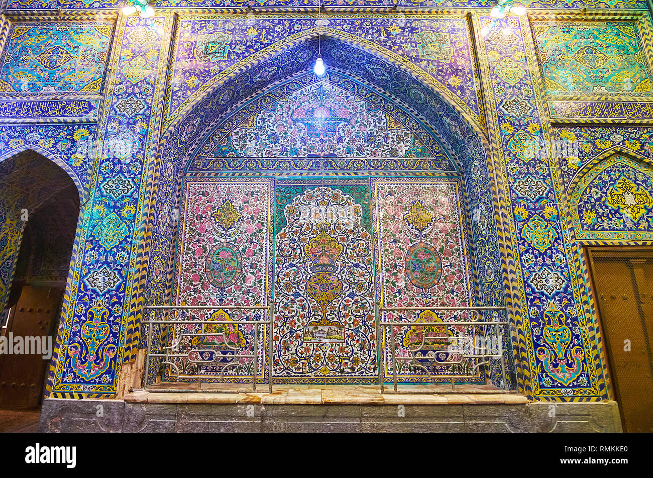 Medieval Islamic Art Patterns High Resolution Stock Photography and ...