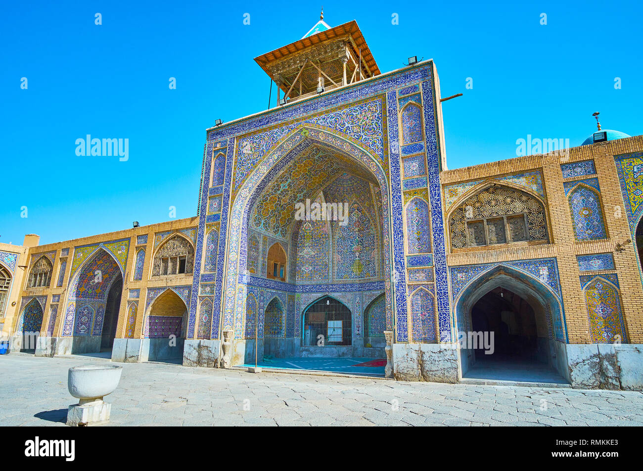 Medieval islamic art patterns hi-res stock photography and images - Alamy