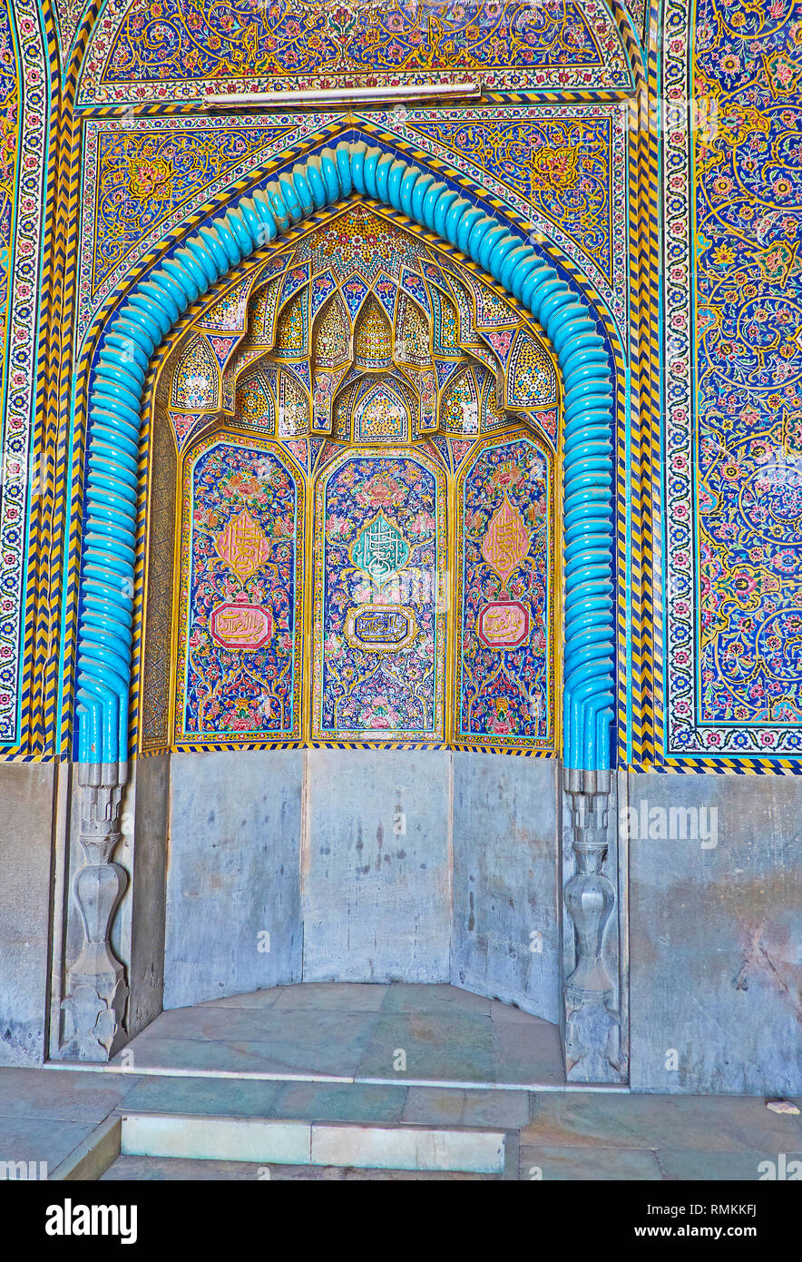 Tile mosaic mihrab hi-res stock photography and images - Alamy
