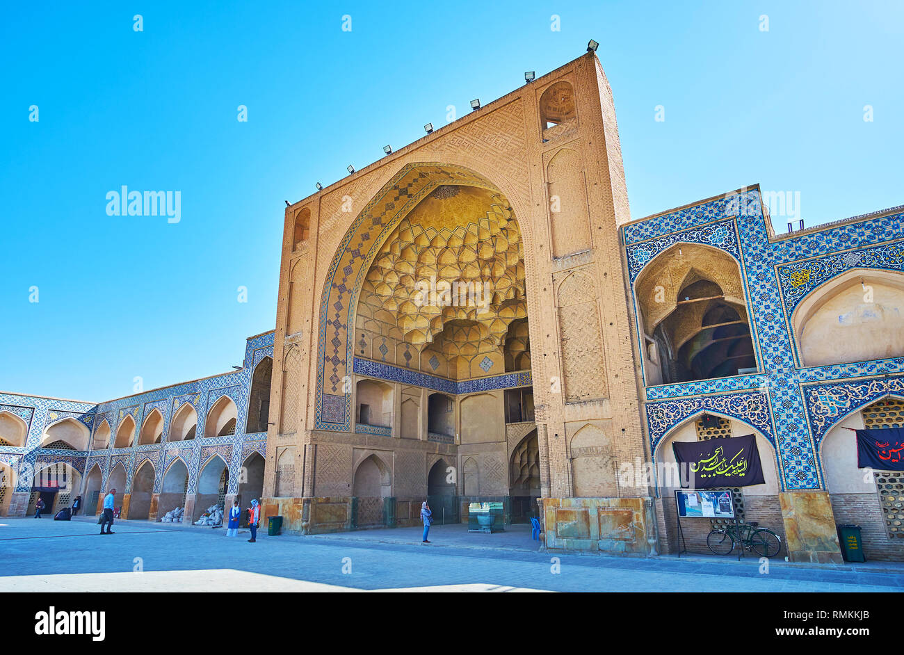 Isfahan friday mosque courtyard hi-res stock photography and images - Alamy