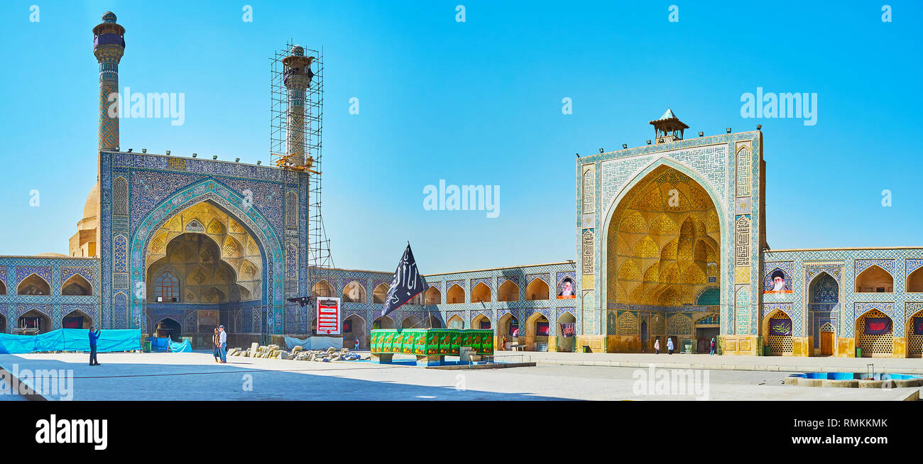 ISFAHAN, IRAN - OCTOBER 21, 2017: Panorama of the sahn (courtyard) of ...