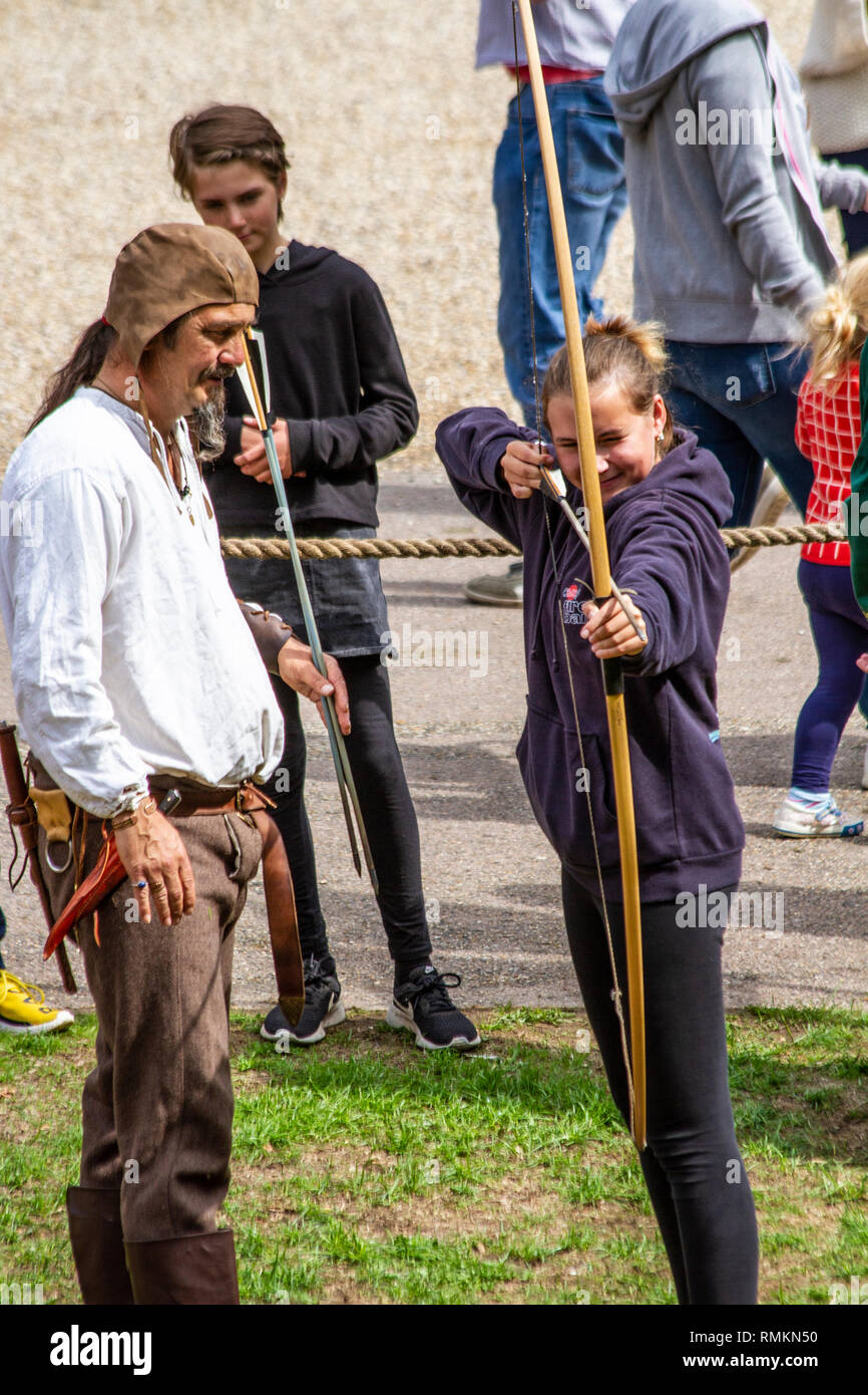 Archer drawing a longbow Stock Photo - Alamy