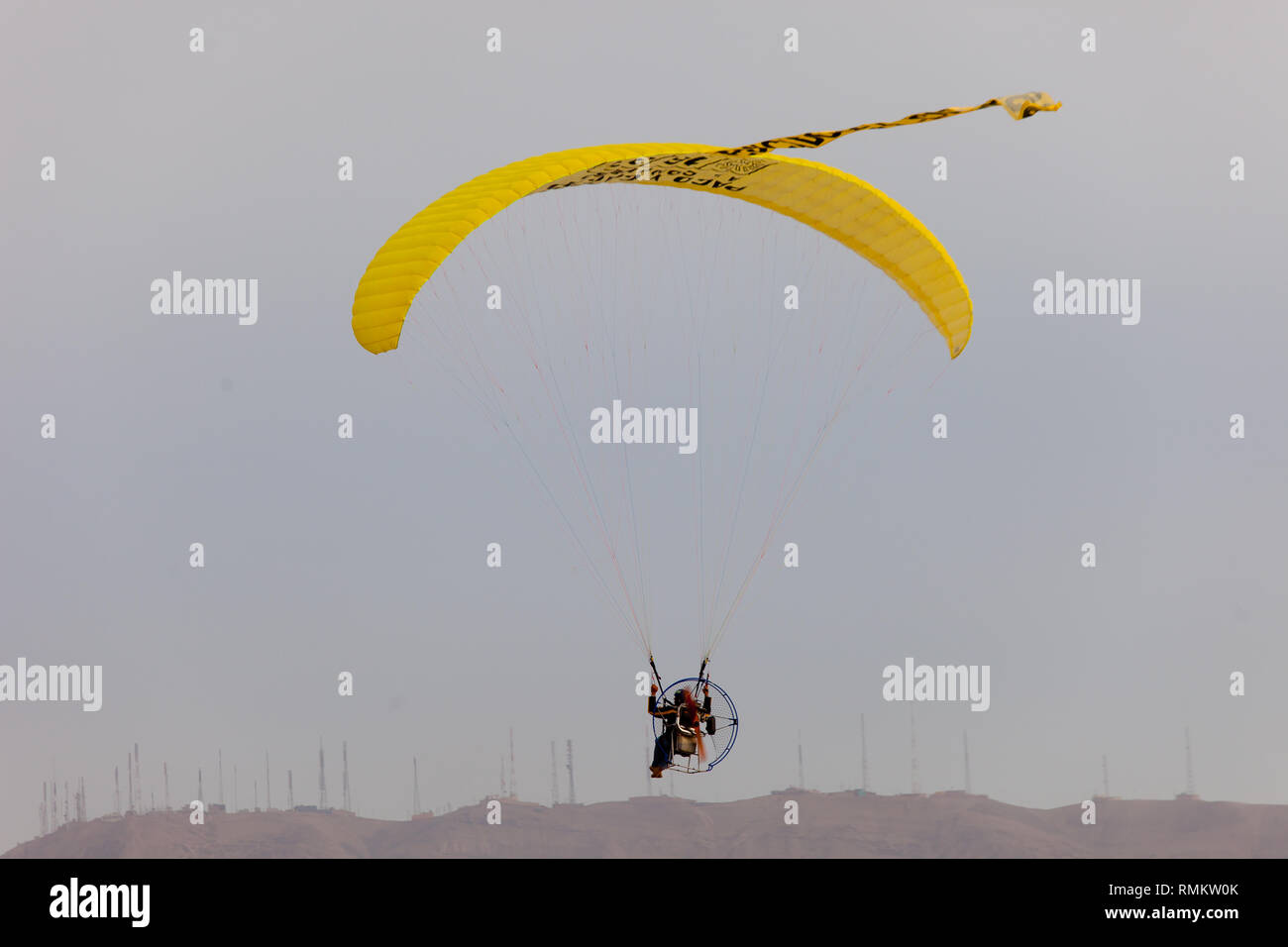 Paragliding in miraflores lima peru hi-res stock photography and images ...