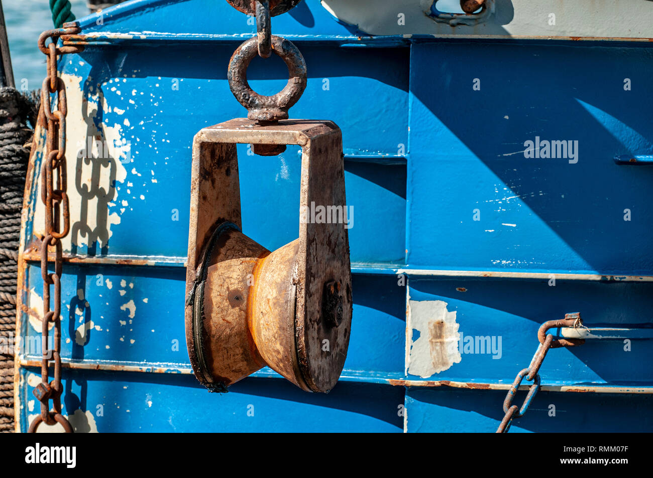 Pulley block hi-res stock photography and images - Alamy