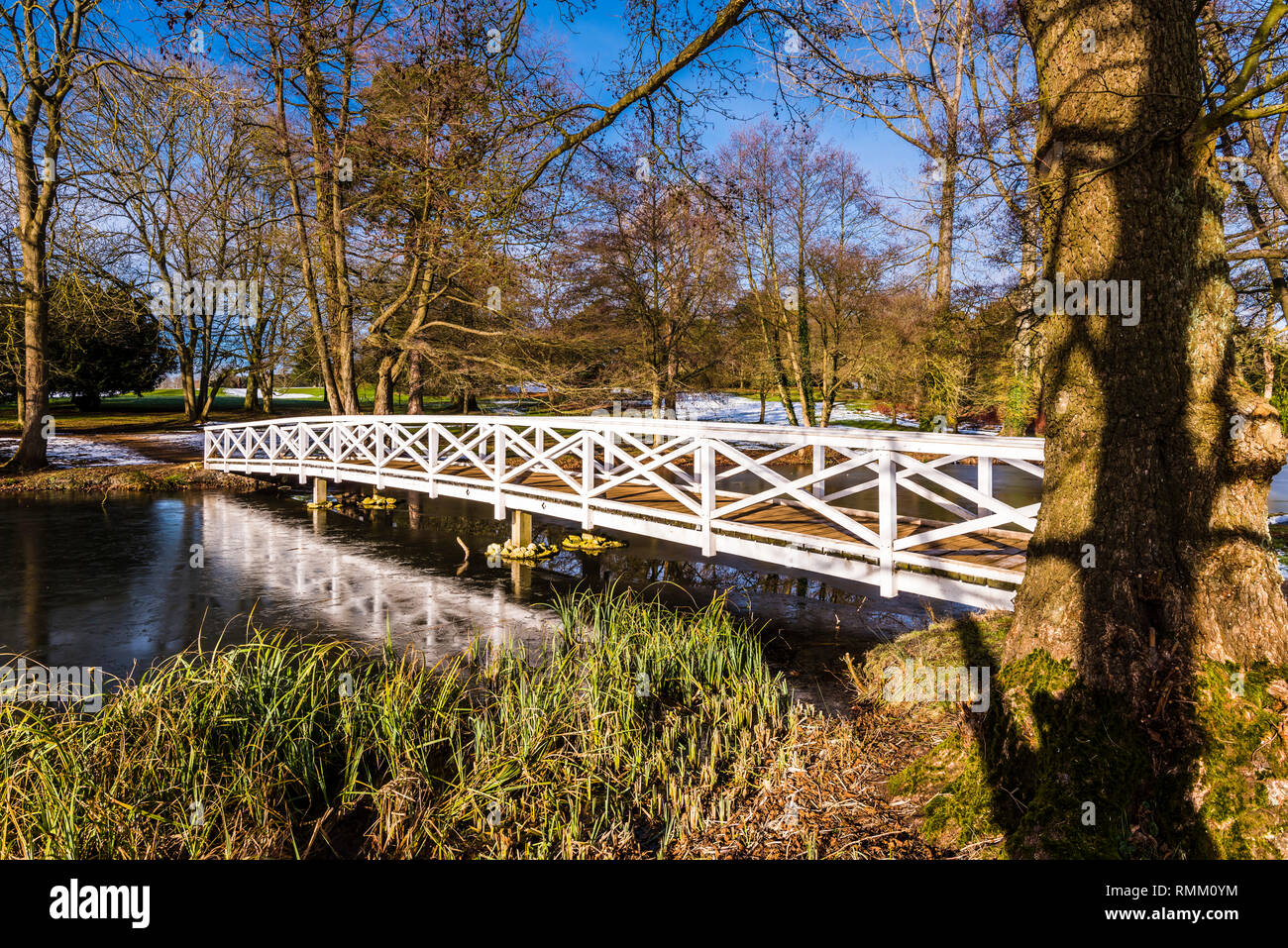 Wooden snow bridges hi-res stock photography and images - Alamy