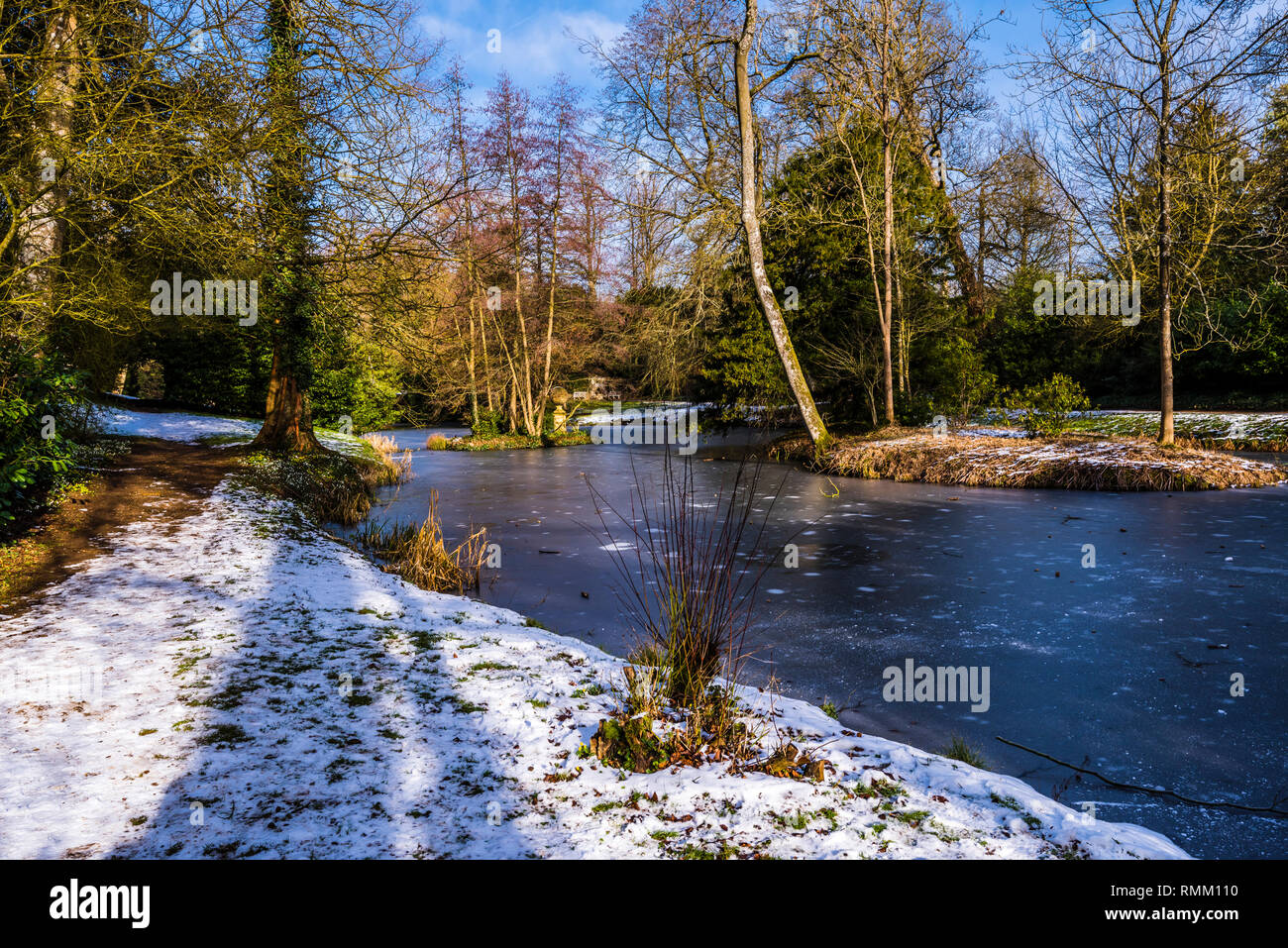 Buckinghamshire countryside in snow hi-res stock photography and images ...