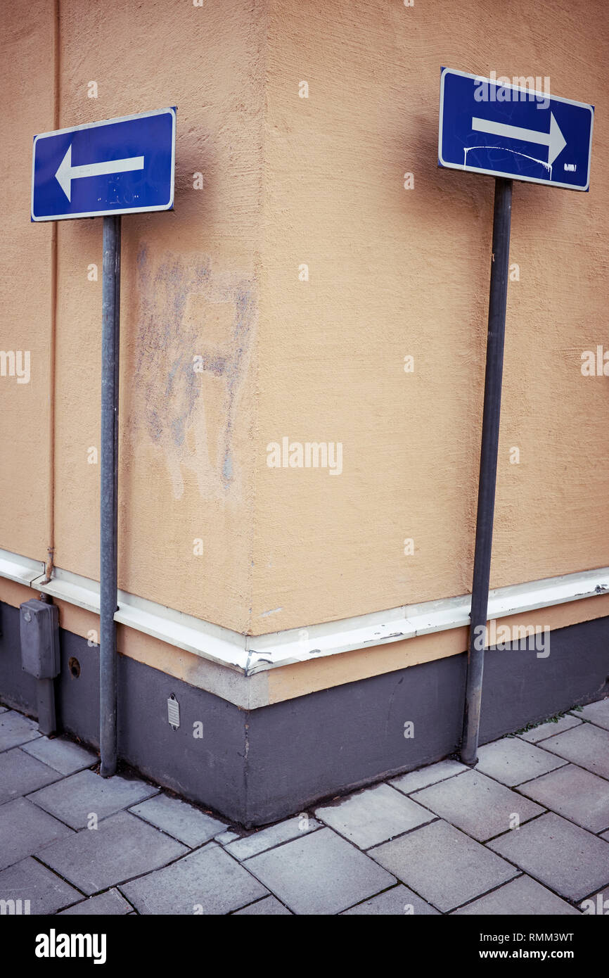 Arrow signs hi-res stock photography and images - Alamy