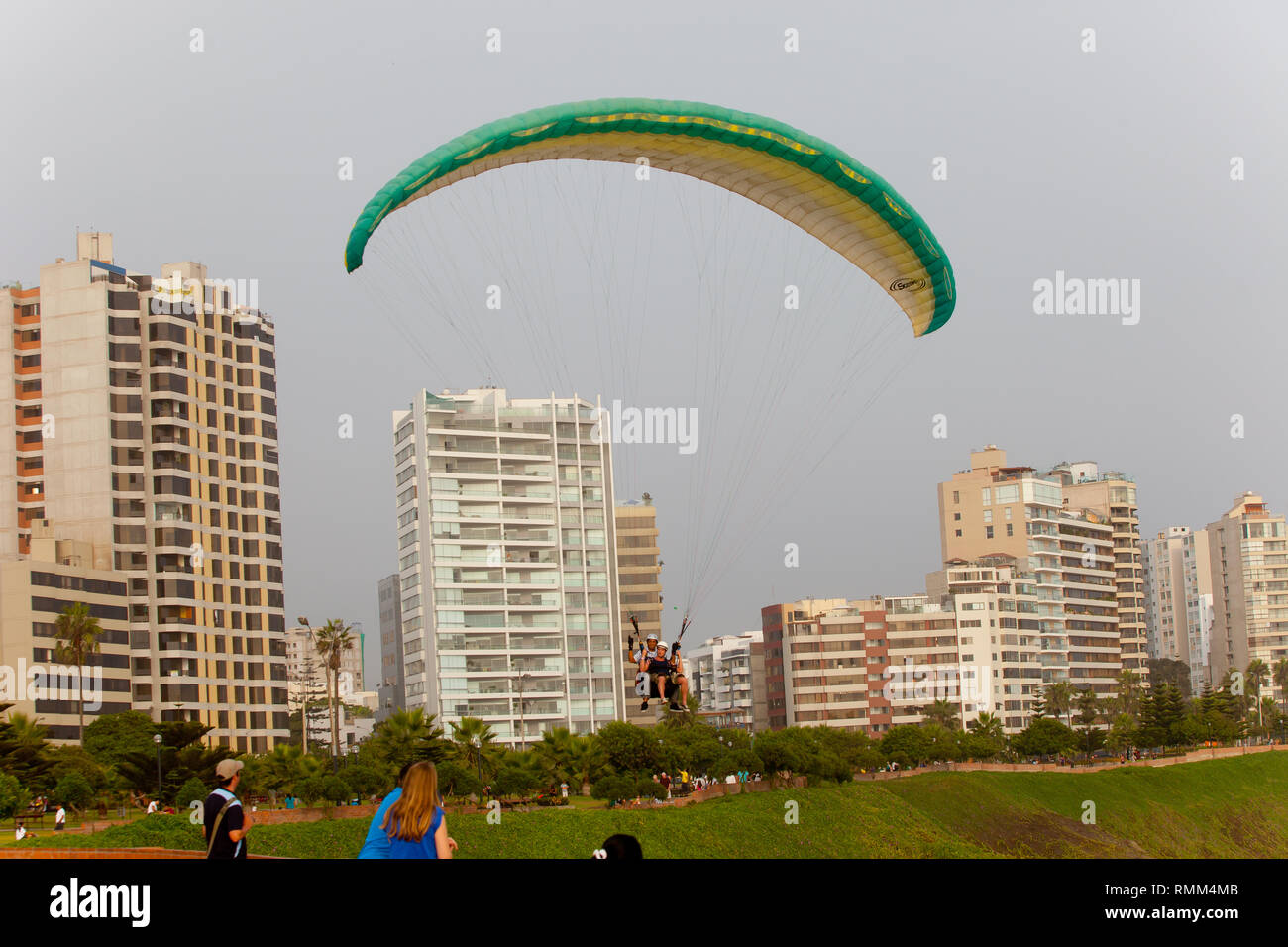 Lima Paragliding High Resolution Stock Photography and Images - Alamy