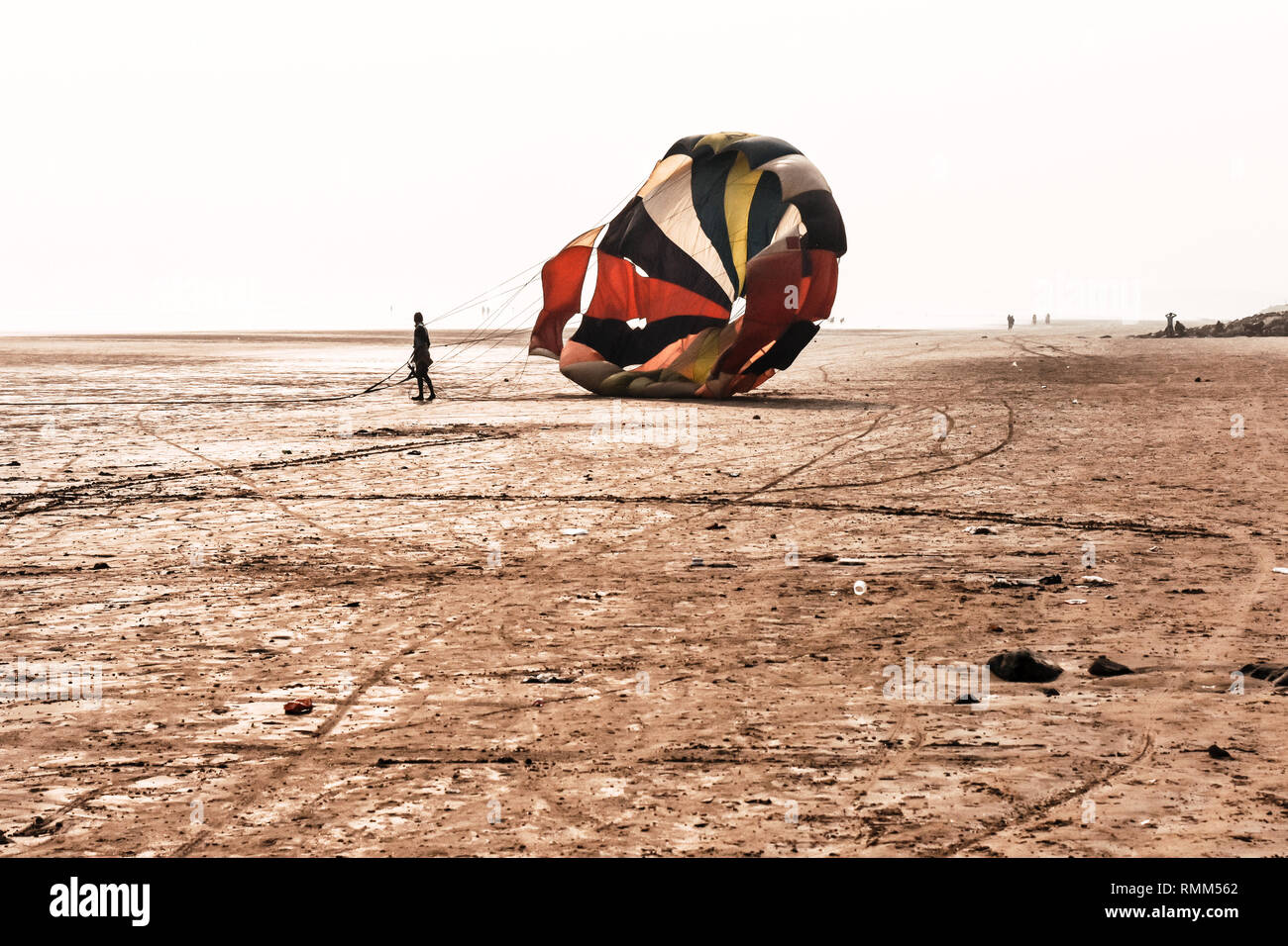Parachute water landing hi-res stock photography and images - Alamy