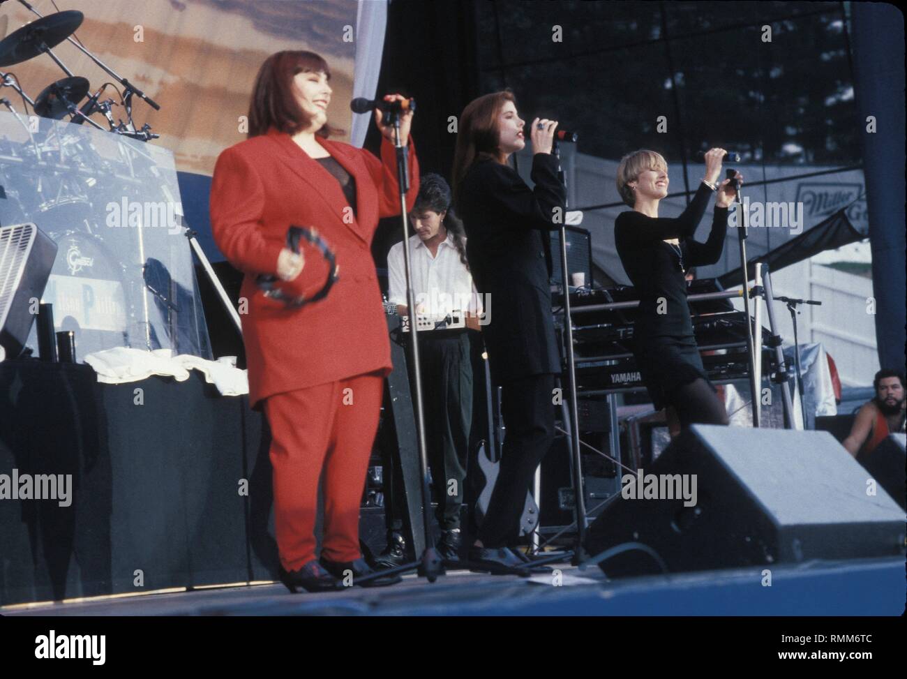 Vocal group singers pop hi-res stock photography and images - Alamy