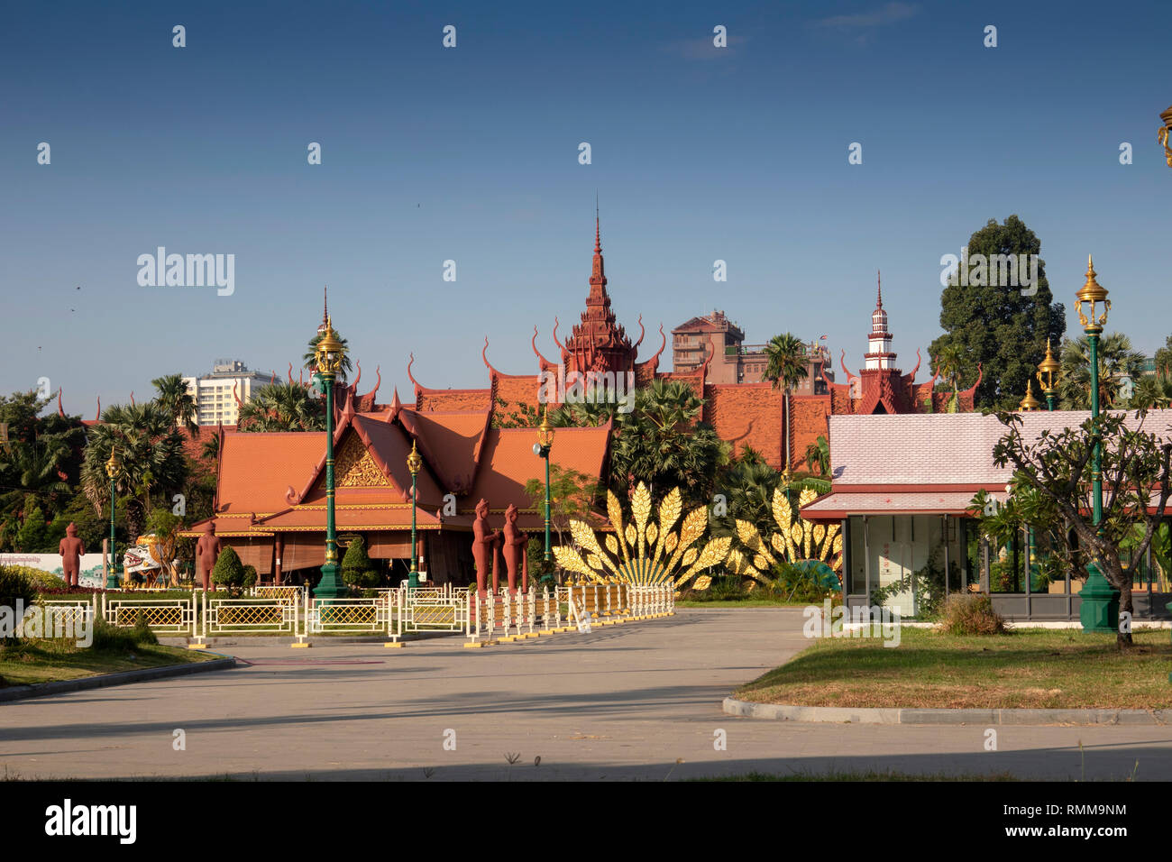 Phnom penh square hi-res stock photography and images - Alamy