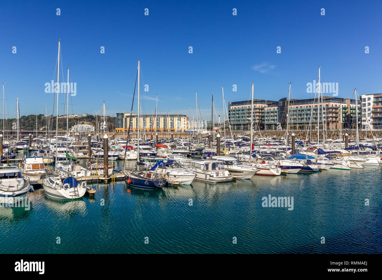 Blue sky quay hi-res stock photography and images - Alamy