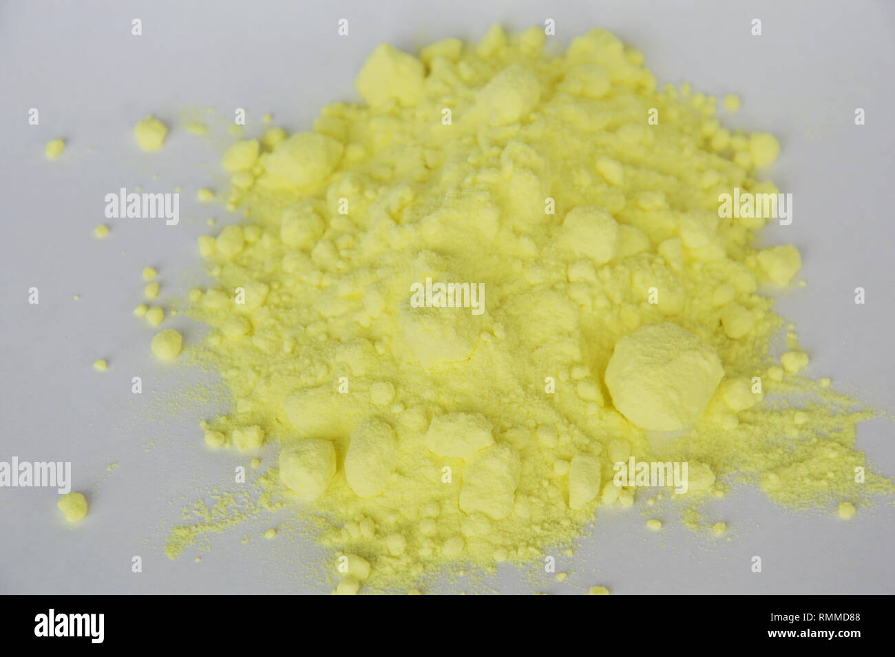 sulfur powder on white paper Stock Photo - Alamy