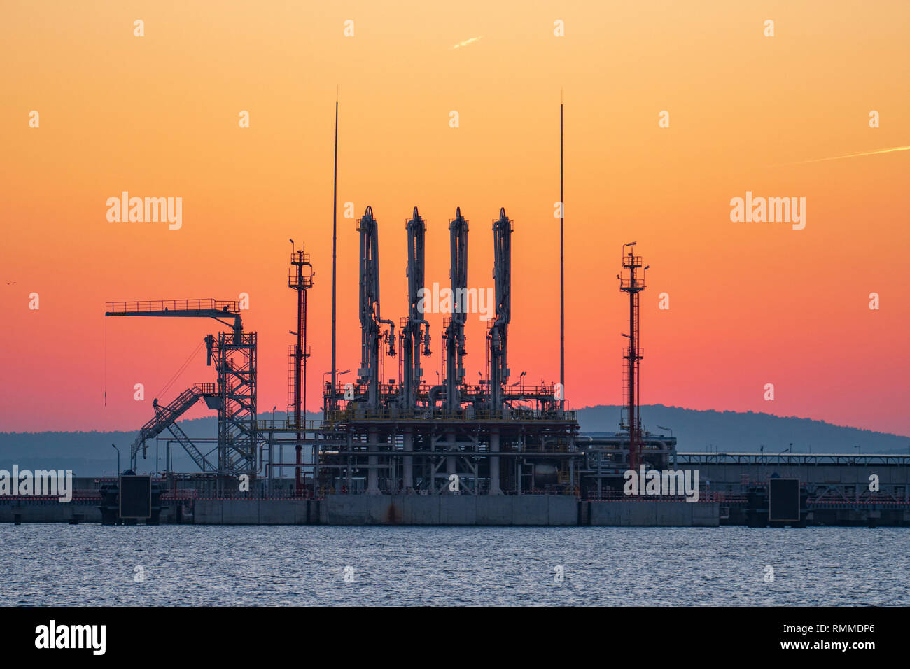 Lng terminal hi-res stock photography and images - Alamy