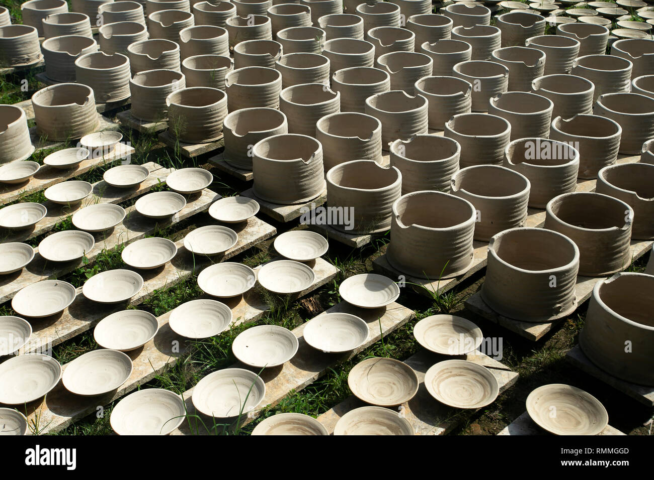 Drying up pots hi-res stock photography and images - Alamy