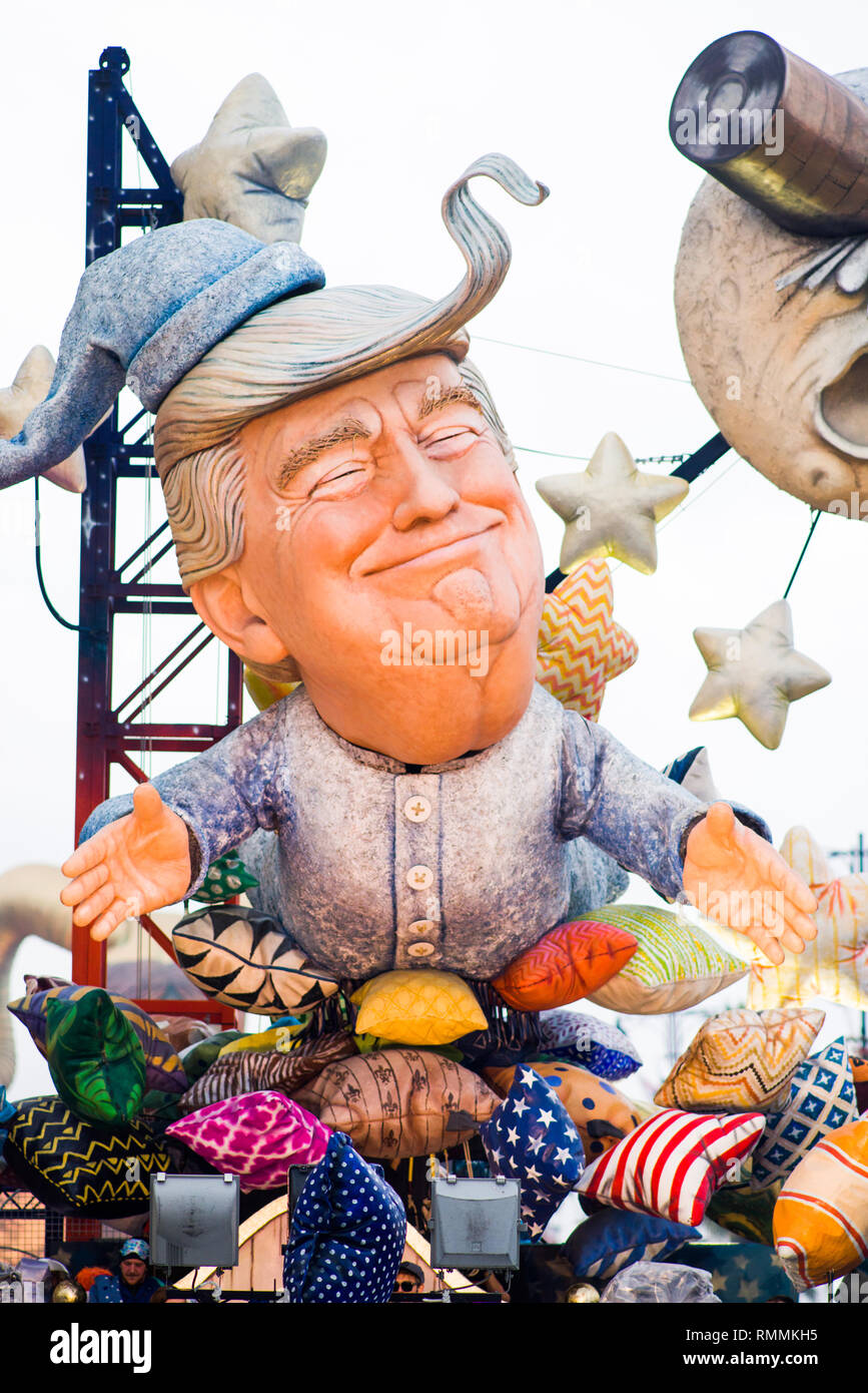 Giant paper mache hi-res stock photography and images - Alamy