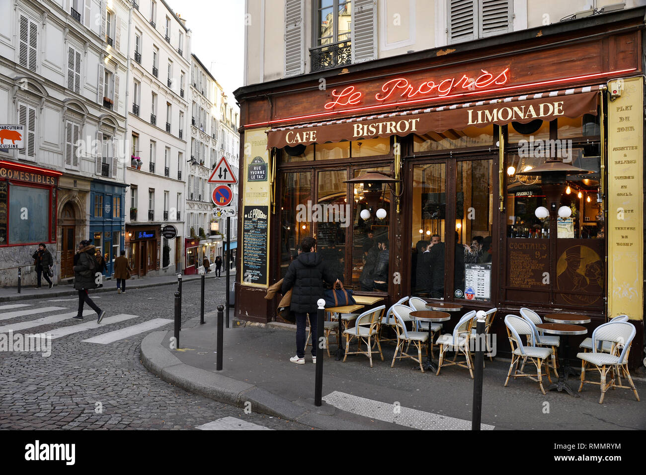 Café Le Progrès - Montmartre - Paris - France Stock Photo - Alamy