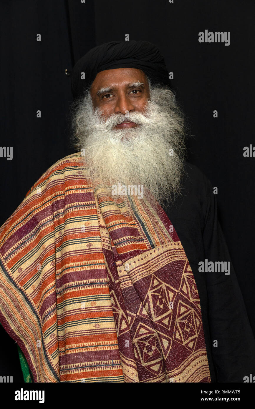 Sadhguru jaggi vasudev hi-res stock photography and images - Alamy