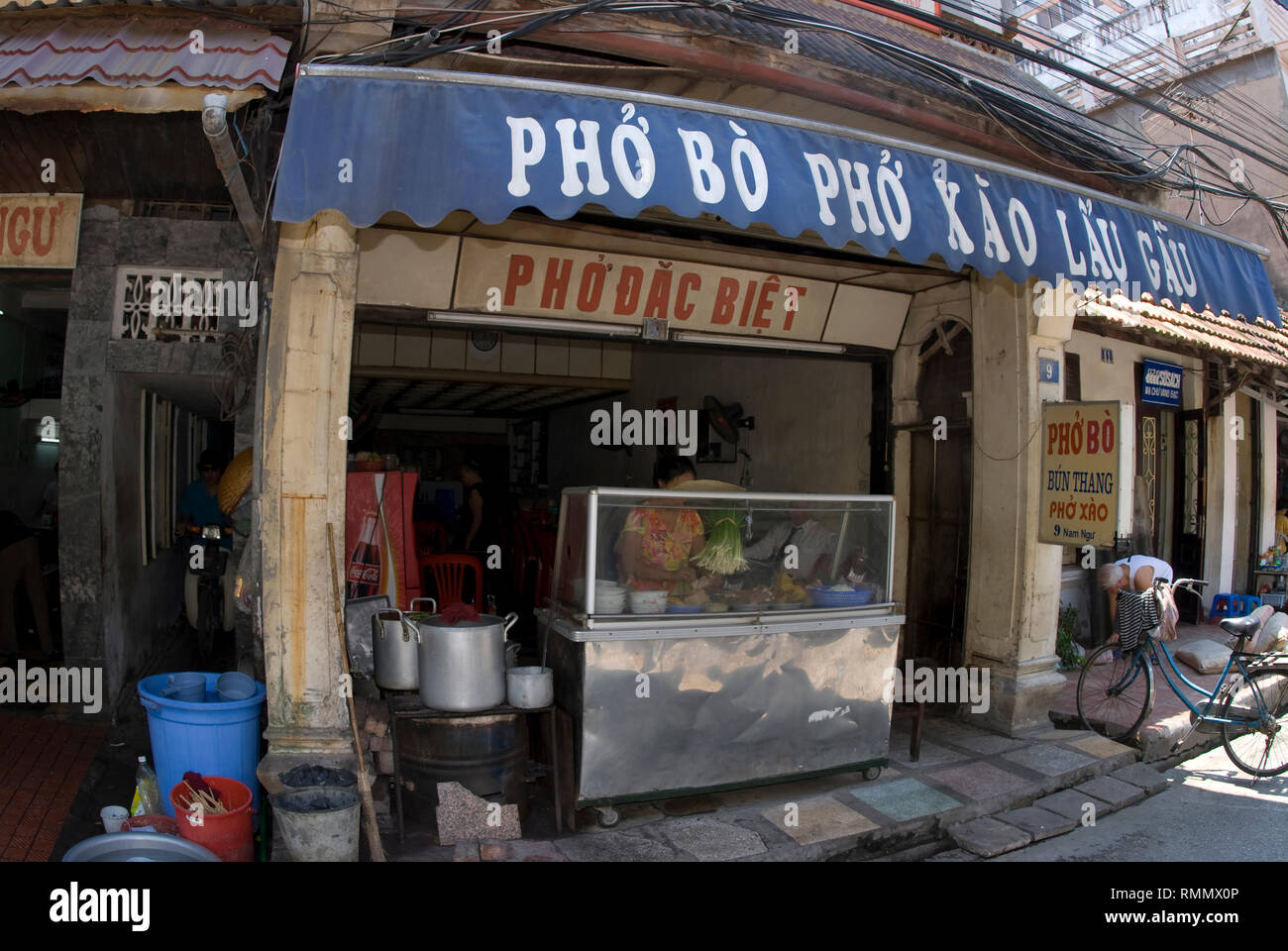 Pho Noodle street restaurant, Hanoi, Vietnam Stock Photo - Alamy