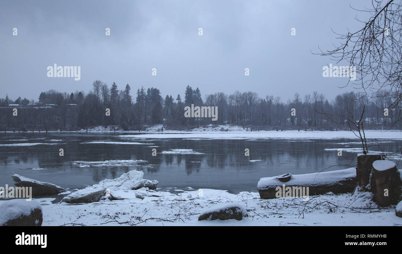 Ice flowing along the river Stock Photo - Alamy