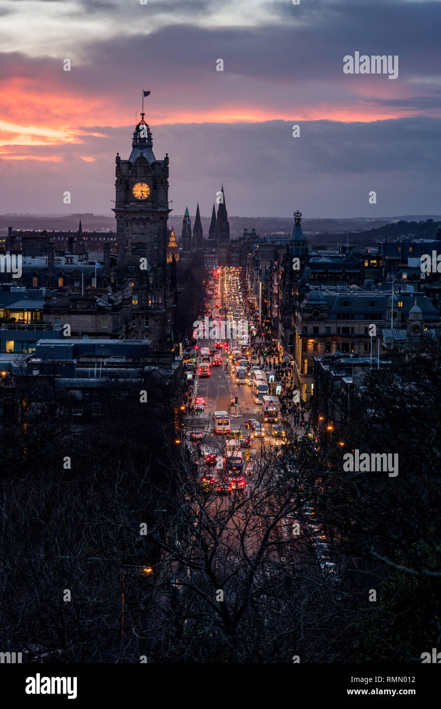 Edinburgh skyline night hi-res stock photography and images - Alamy