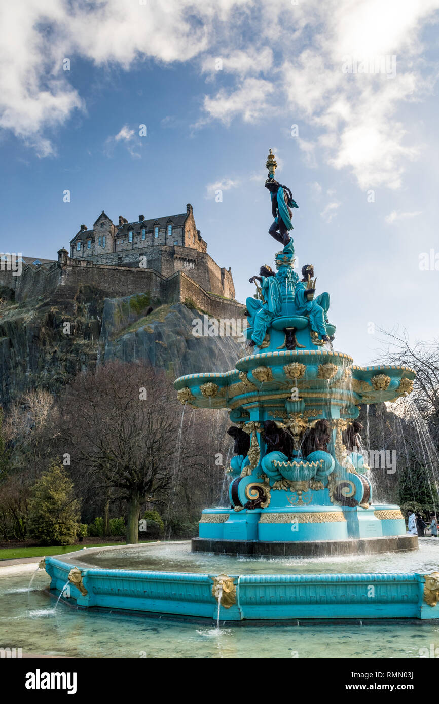 Ross Fountain with Edinburgh Castle in West Princes Street Gardens ...