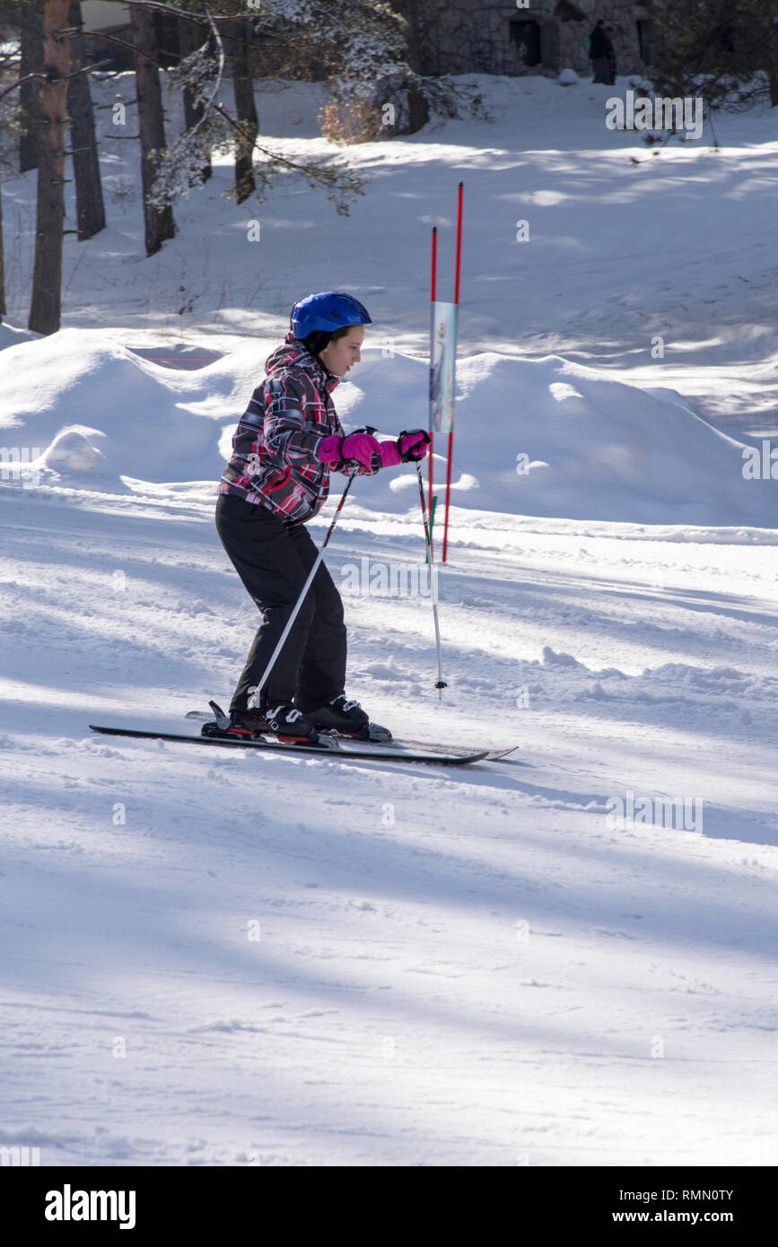 Girl skiing hi-res stock photography and images - Alamy