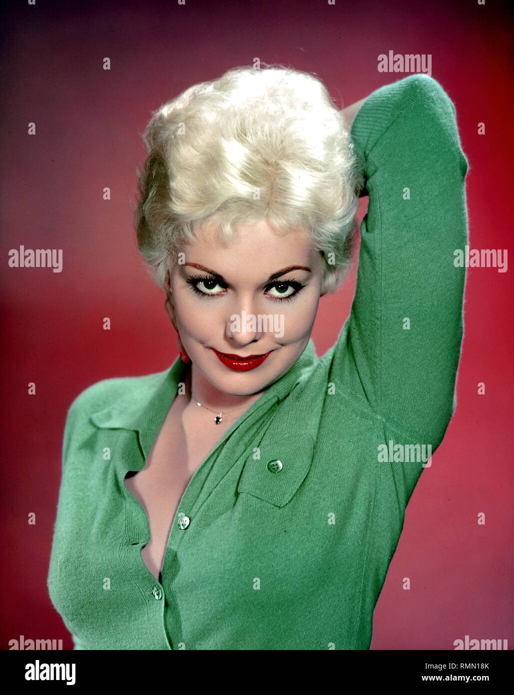 Kim novak 1957 hi-res stock photography and images - Alamy