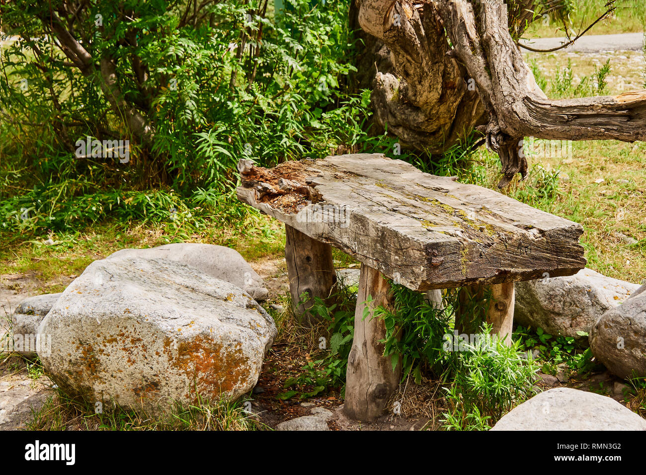 Wood table with stones hi-res stock photography and images - Alamy