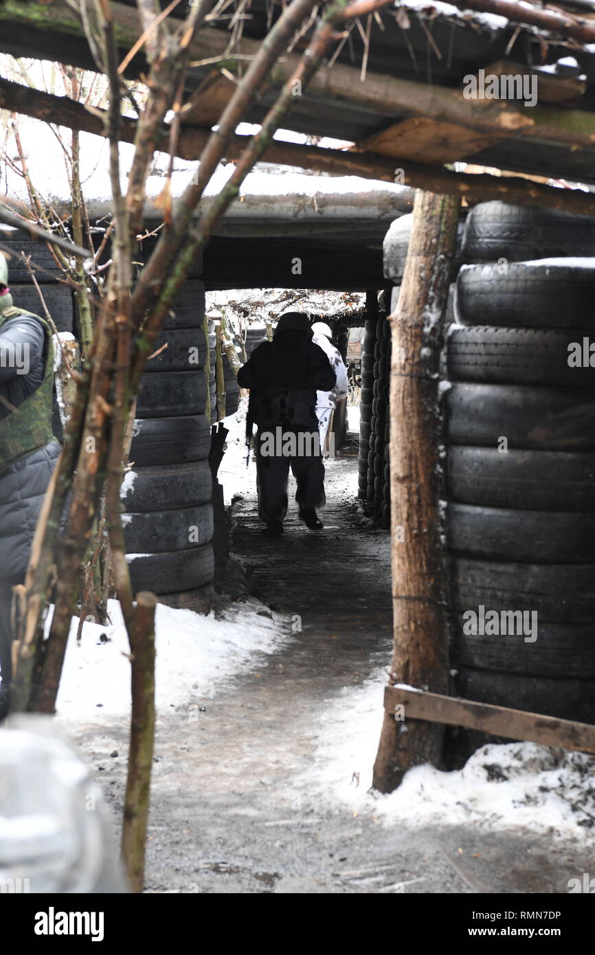 DPR soldiers from the Shakhtyorsk Division seen living on the front ...