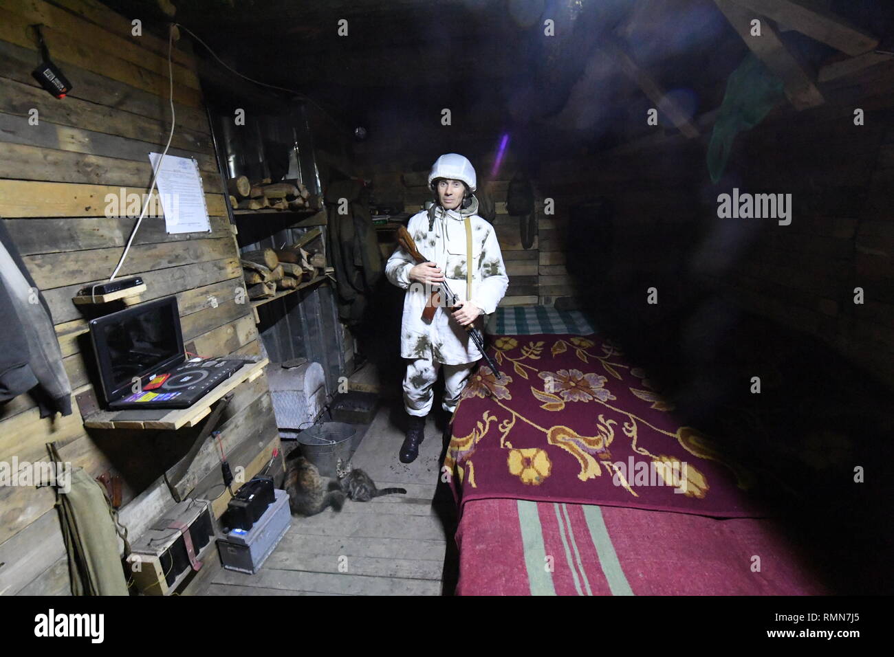 DPR soldier from the Shakhtyorsk Division seen living on the front line ...